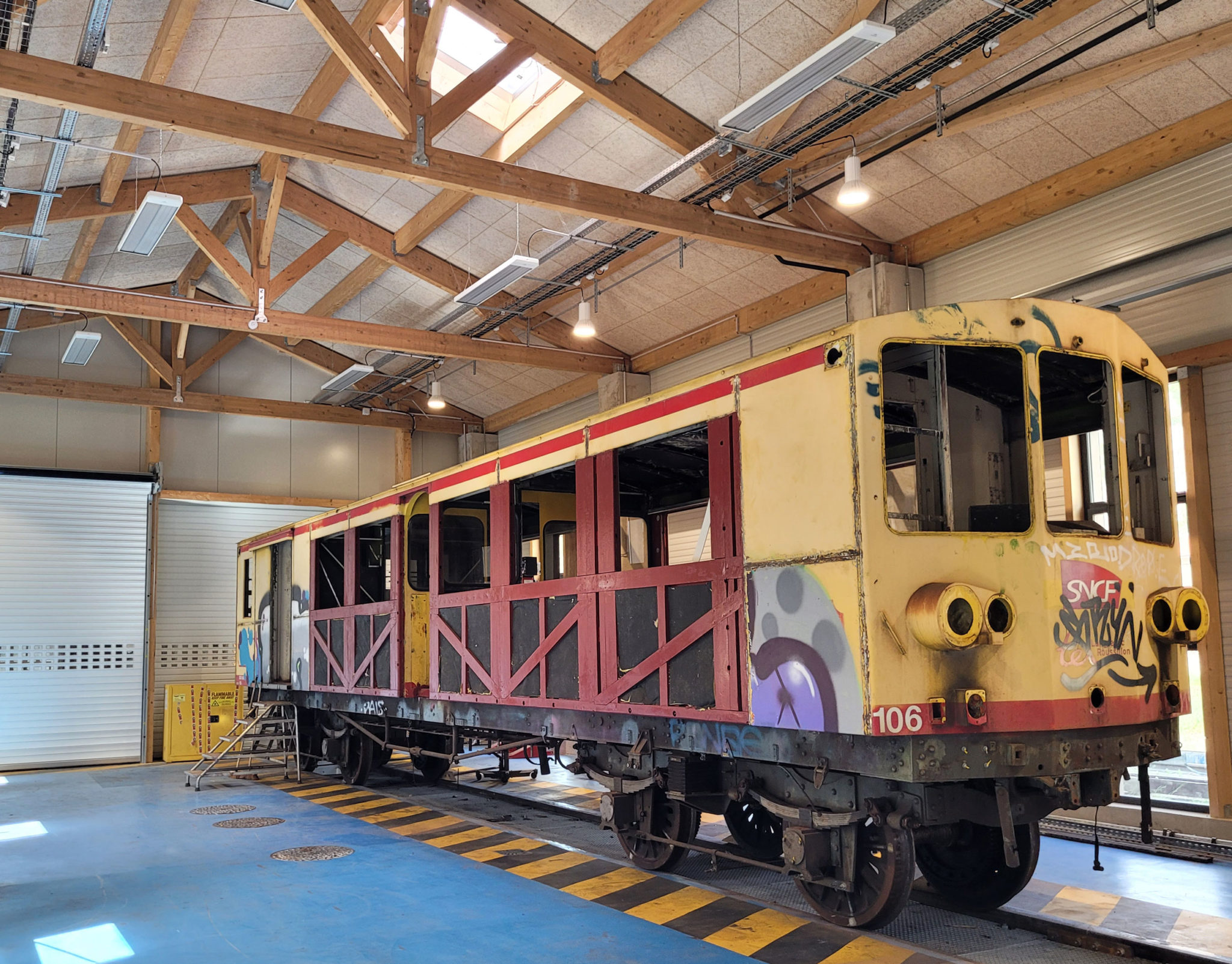 Train Jaune : la révision générale a commencé - Parc naturel régional ...